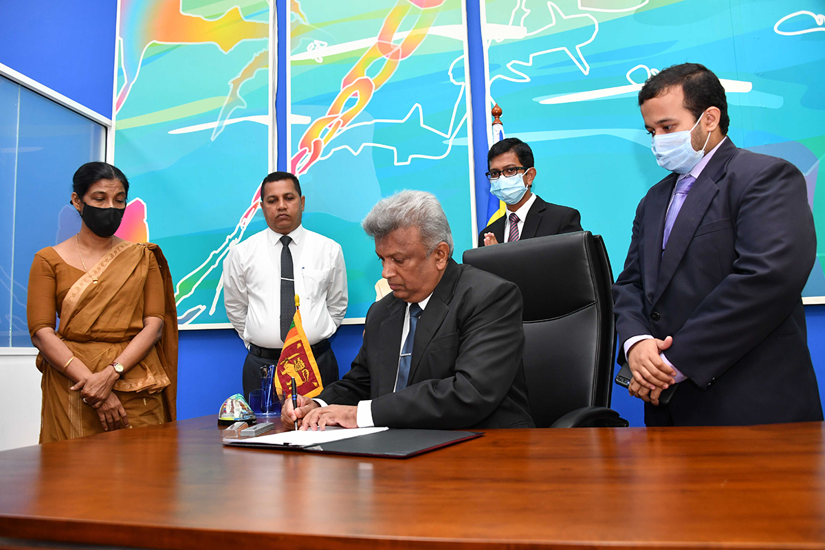 New Secretary to the Ministry of Ports and Shipping assumes duties ...