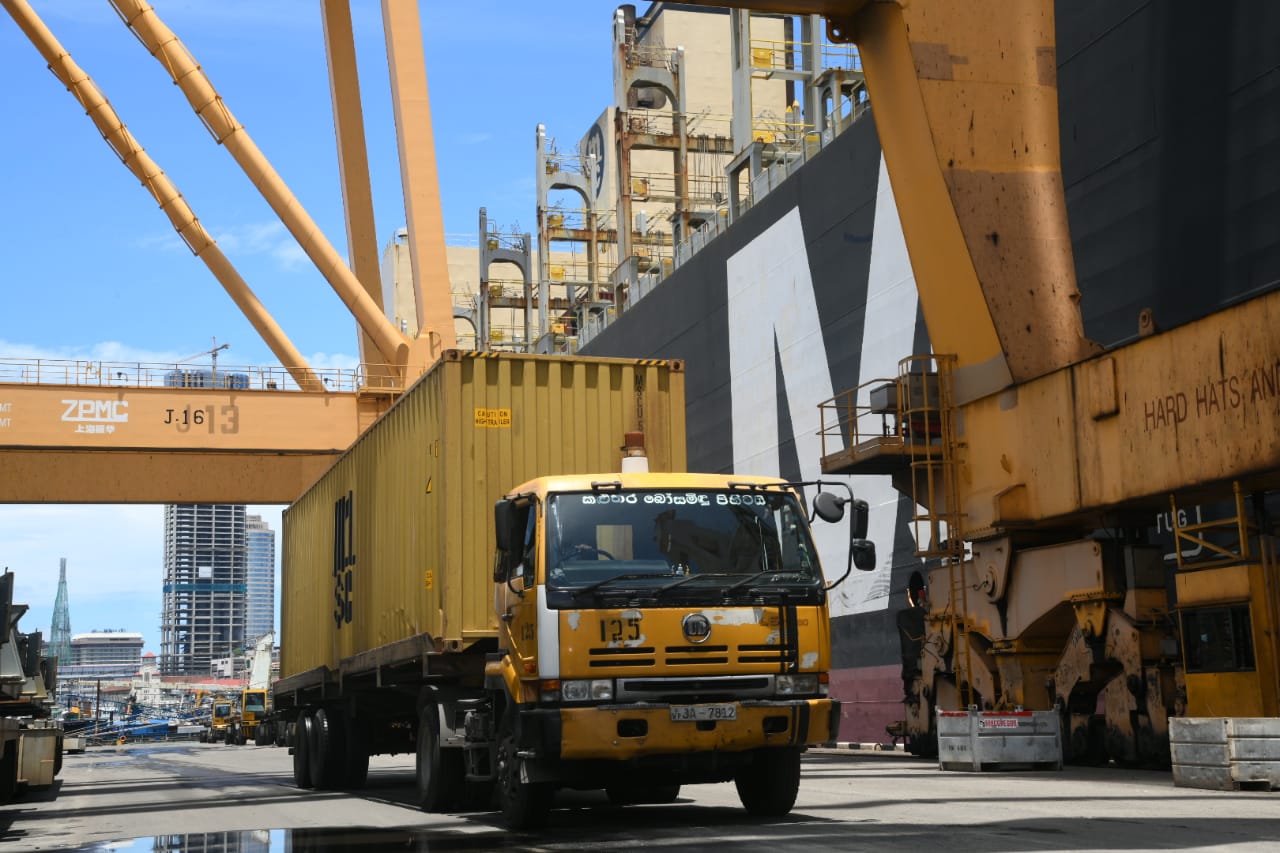 World’s largest container ship in Colombo – SLPA News